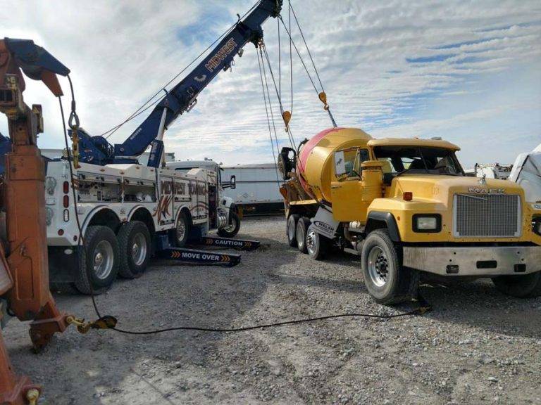 Contact Midwest Towing for Immediate Assistance | Hickman, NE | Midwest ...